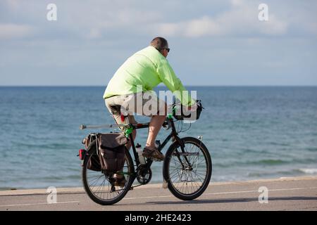 People exercising outdoors on the beachfront of Bognor Regis Stock ...