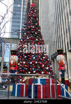 New York - NY - 20211217-FOX News Christmas Tree Completely Restored ...