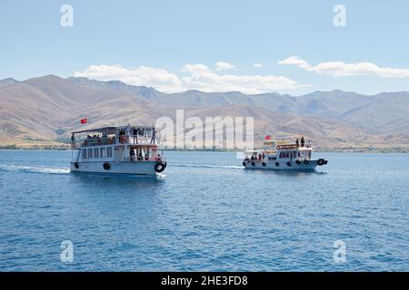 A view of the stunning Lake Van, the largest lake in Turkey Stock Photo ...