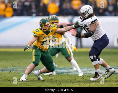 North Dakota State offensive lineman Grey Zabel (50) and Sacramento ...
