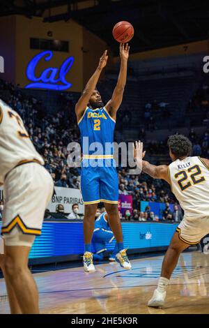 UCLA forward Cody Riley (2) shoots a lay up against California forward ...
