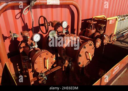 Pipes and manifolds for bunkering to supply of diesel or heavy fuel to ...