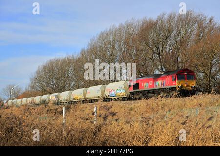 66113 DB rail, diesel powered freight train near Whittlesey town train ...