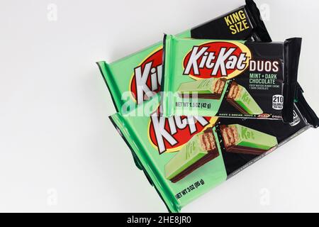 Mint Kit Kat chocolate bar Stock Photo - Alamy