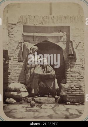 Samarkandskii bazar i ego tipy. Tsyrul'nik [sic] (serterash Stock Photo ...