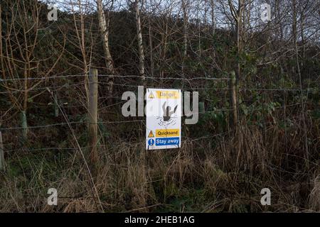 Quicksand, gravel pits, warning danger, quicksand sign, old quarry ...