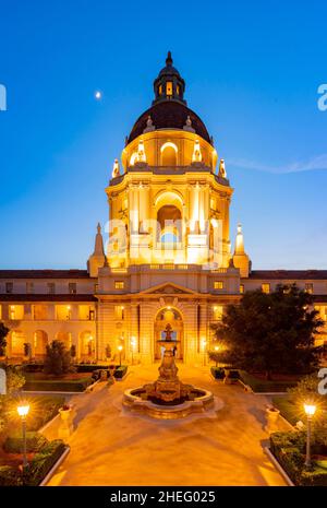 The beautiful and classical Pasadena City Hall near Los Angeles ...