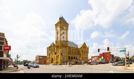 Bluffton, Indiana, USA - August 21, 2021: The business district on ...