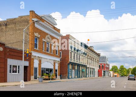 Winamac, Indiana, USA - August 22, 2021: The Pulaski County Courthouse ...