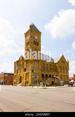 Bluffton, Indiana, USA - August 21, 2021: The business district on ...