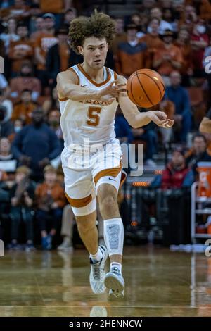 Jabn 1, 2022. Devin Askew #5 of the Texas Longhorns in action vs the ...