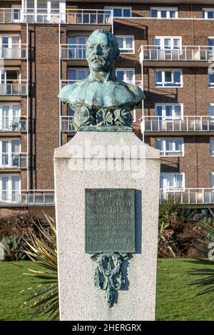 A statue of Captain Matthew Webb on Marine Parade, Dover Stock Photo ...