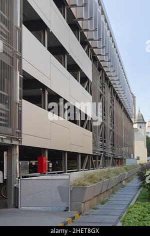 Multi-level Parking Garage with steel railing Stock Photo - Alamy