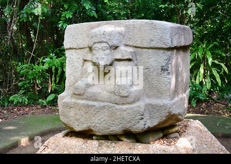 Altar 4, Olmec sculpture, La Venta Museum-Park, pre-Columbian ...