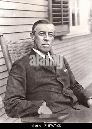 Woodrow Wilson, half length, seated, facing right; and his wife (Edith ...