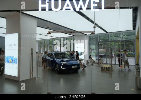 Huawei Selection SF5 electric car selling in HUAWEI store. Huawei ...