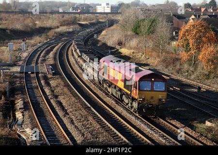 EWS / DB Cargo Rail class 66 locomotive 66221 shunting TEA bogie rail ...