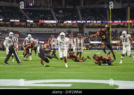 Utah State running back Calvin Tyler Jr. (4) gets past Hawaii defensive ...