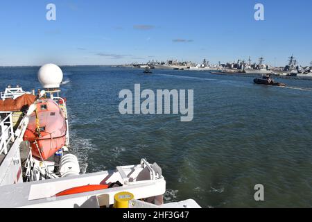 USNS Pathfinder (T-AGS 60) a Military Sealift Command oceanographic ...