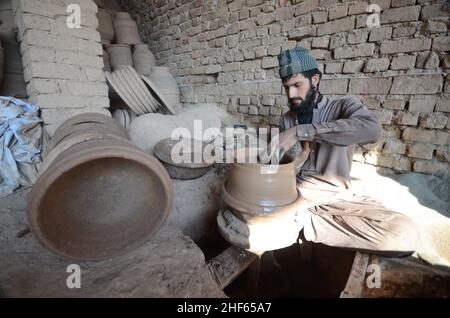 Peshawar, Peshawar, Pakistan. 14th Jan, 2022. A vendor making ...