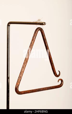 Hand hammered bronze triangle with rings to create an original buzzing ...