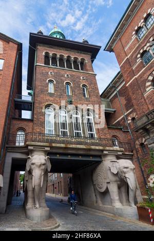 Copenhagen, Koebenhavn: Elephant Tower and Gate, former Carlsberg ...