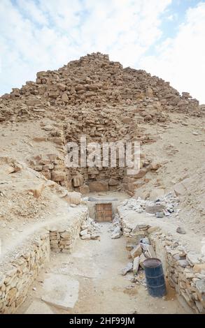 The 5th Dynasty Pyramid of Sahure at Abu Sir, Egypt Stock Photo - Alamy