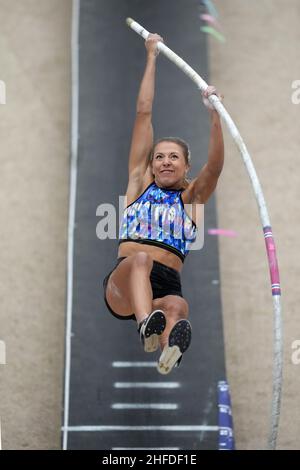 Marissa Kalsey places seventh at 13-11 1/2 (4.25m) in the elite women's ...