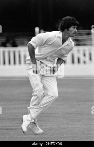 NEW ZEALAND CRICKETER RICHARD HADLEE WALKS OFF THE PITCH WITH UMPIRE ...