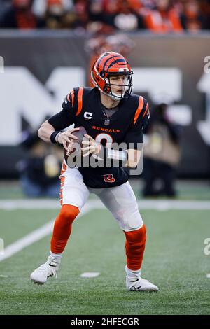 Cincinnati Bengals quarterback Joe Burrow (9) runs with the ball ...
