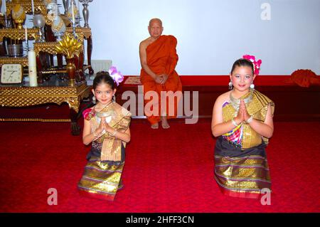 Thai Classical Dancing / Lakhon & Khon Dancers in Traditional Costume ...