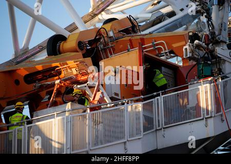 Workers servicing the London Eye, Westminster, London, England Stock ...