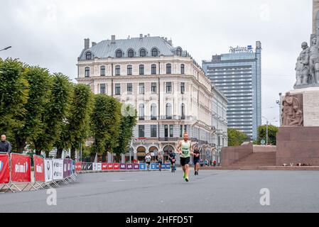 Large group of men runners running marathon Stock Photo - Alamy