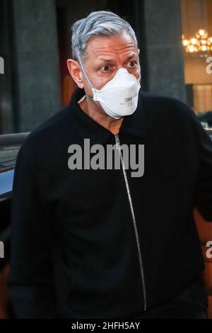 Jeff Goldblum arrives at Palazzo Parigi during the MFW 2022 in Milan ...
