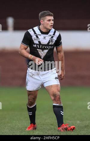 Cameron Scott (24) of Hull FC runs at Kruise Leeming (9) of Leeds ...