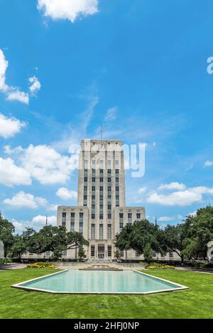 Houston City Hall with Fountain and Flag Stock Photo - Alamy