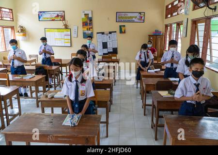 BALI,INDONESIA-5 OCT 2021: classroom atmosphere in Indonesian junior ...