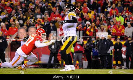 Kansas, MO, USA. 16th Jan, 2022. Ben Roethlisberger #7 walking off the ...