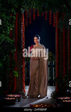 beatiful nude woman standing Stock Photo - Alamy