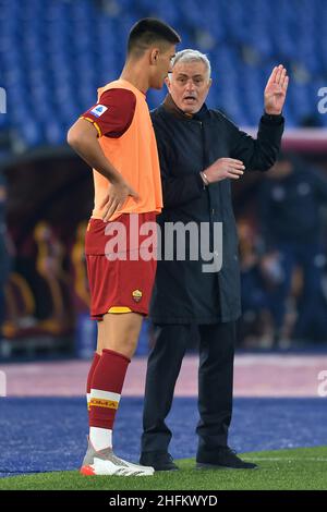 Jose Mourinho coach of AS Roma talks with Rick Karsdorp during the ...