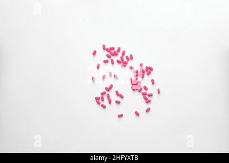 Diphenhydramine Hydrochloride pills with imprint 25 L479 scattered on a ...