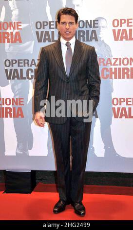 Tom Cruise arrives for the premiere of "Valkyrie" at Fredrick P. Rose ...