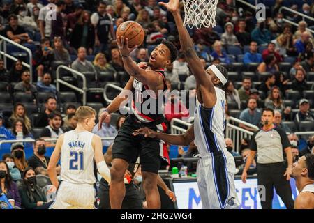 Portland Trail Blazers guard Dennis Smith Jr. (10) against the Golden ...