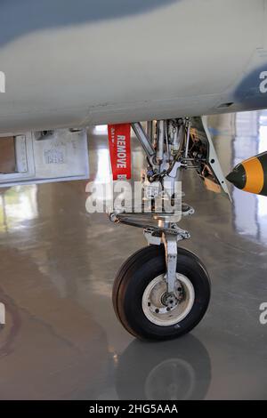 Main landing gear of light fighter jet Stock Photo - Alamy