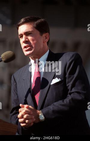 Sen. Chuck Robb of Virginia speaks at the commissioning of the nuclear ...