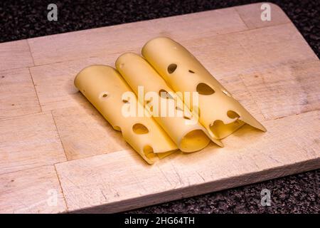 pictures of electronic equipment, kitchen utensils. But also various ...