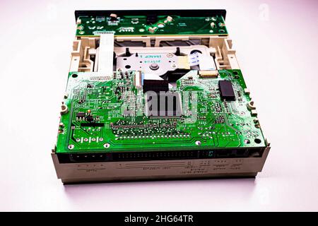pictures of electronic equipment, kitchen utensils. But also various ...