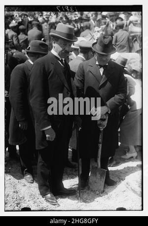 Winston Churchill planting his tree at the site of Hebrew University ...