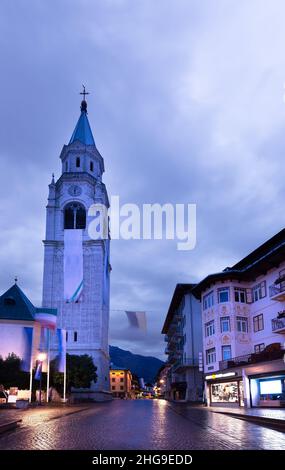Empty road with cityscape and skyline Stock Photo - Alamy