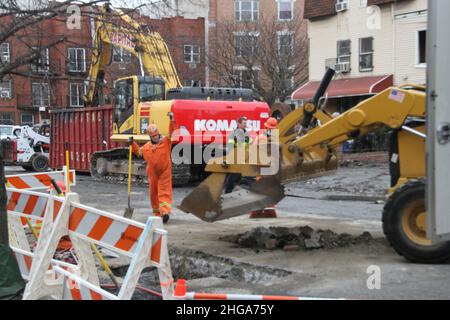 Bronx, USA. 19th Jan, 2022. (NEW) An explosion at Bronx house causing ...